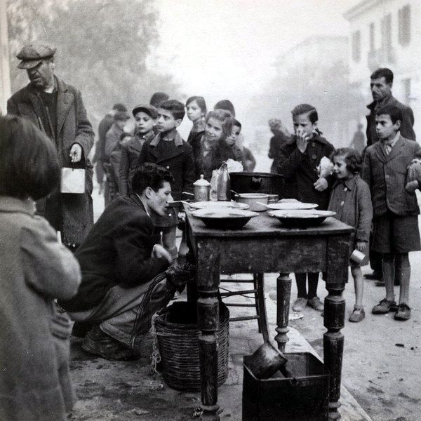 Βούλα Παπαϊωάννου - Η φωτογράφος της Κατοχής - Photologio